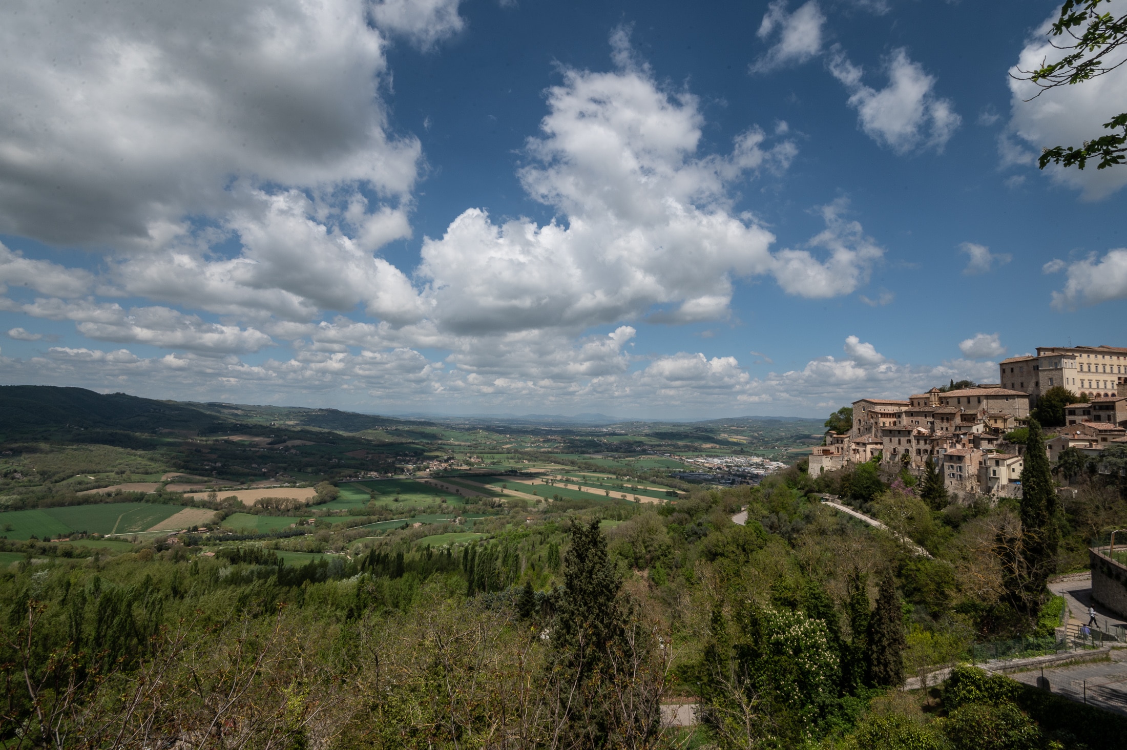 Meteo in Umbria, arriva il fresco. Attesi temporali, temperature in ...