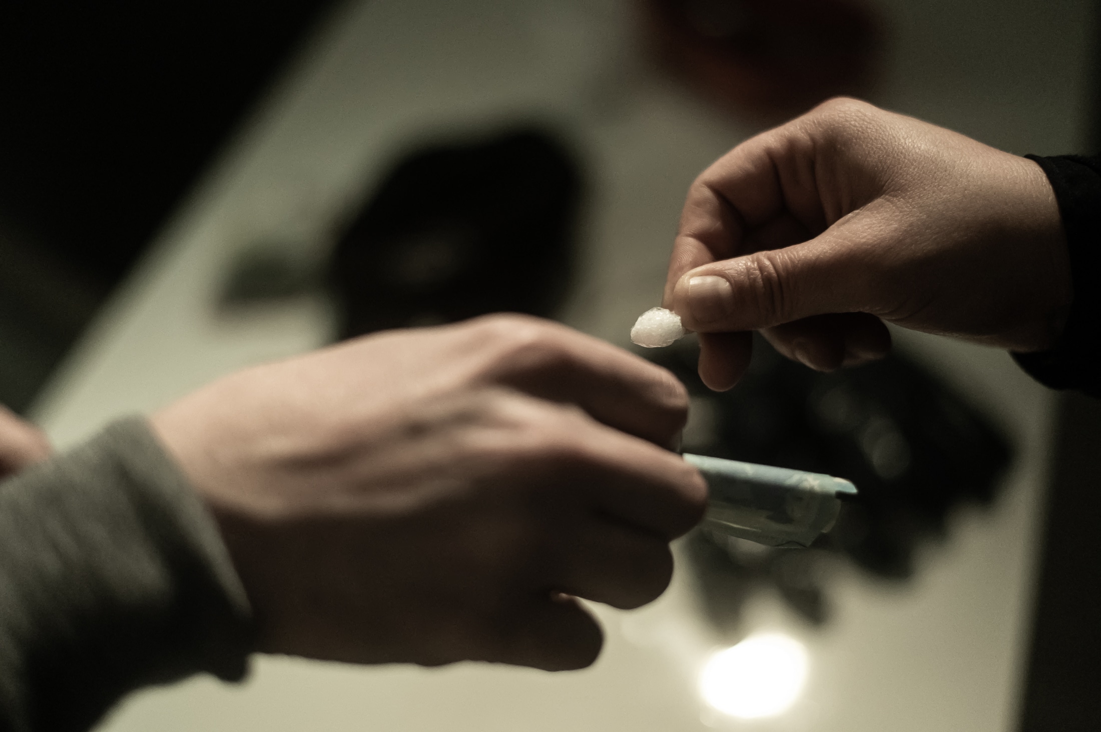 Rende un incubo la vita dei familiari chiedendo soldi per la droga ...