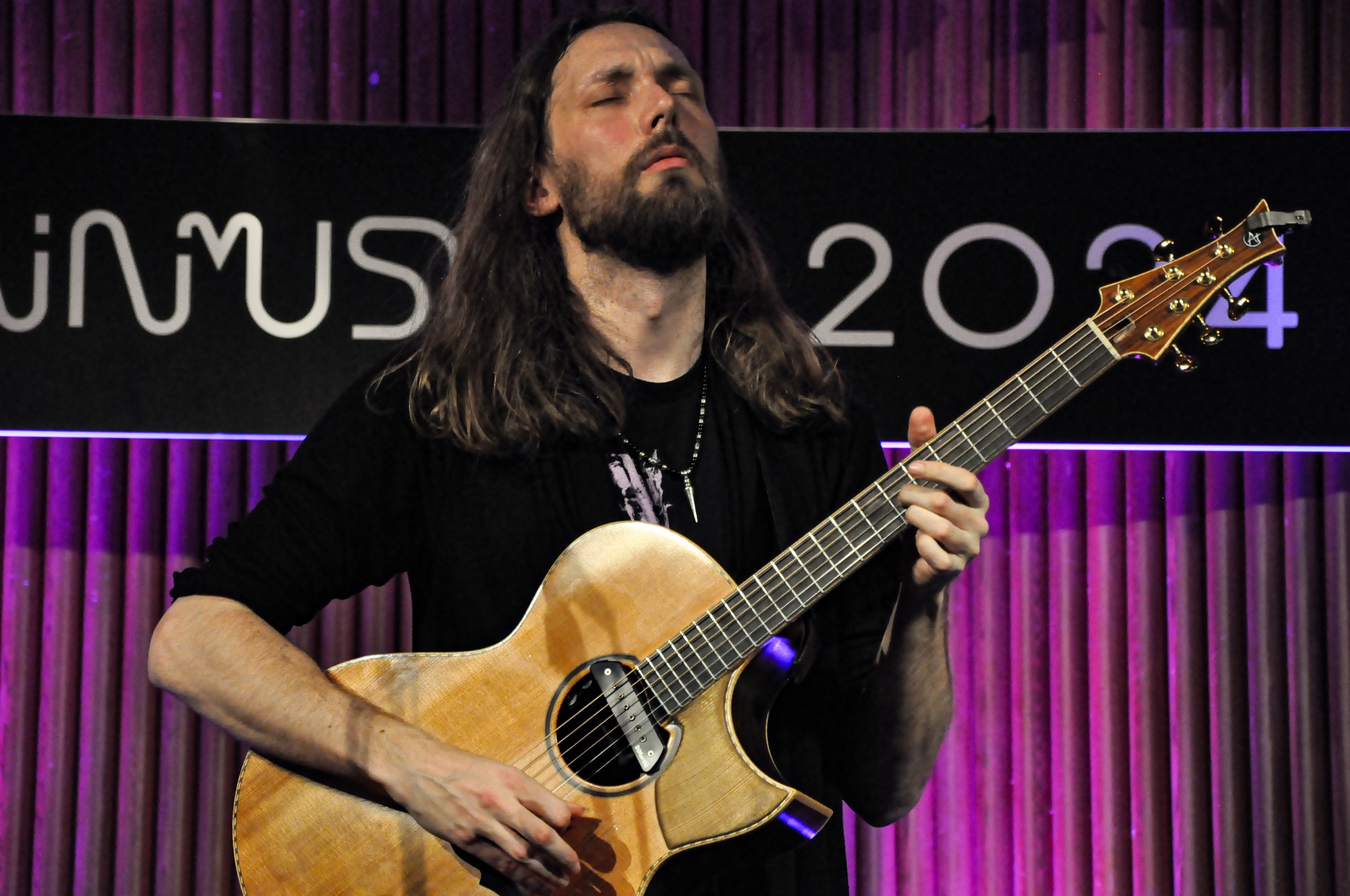 Terni, i virtuosismi di Mike Dawes per il pubblico di Visioninmusica ...