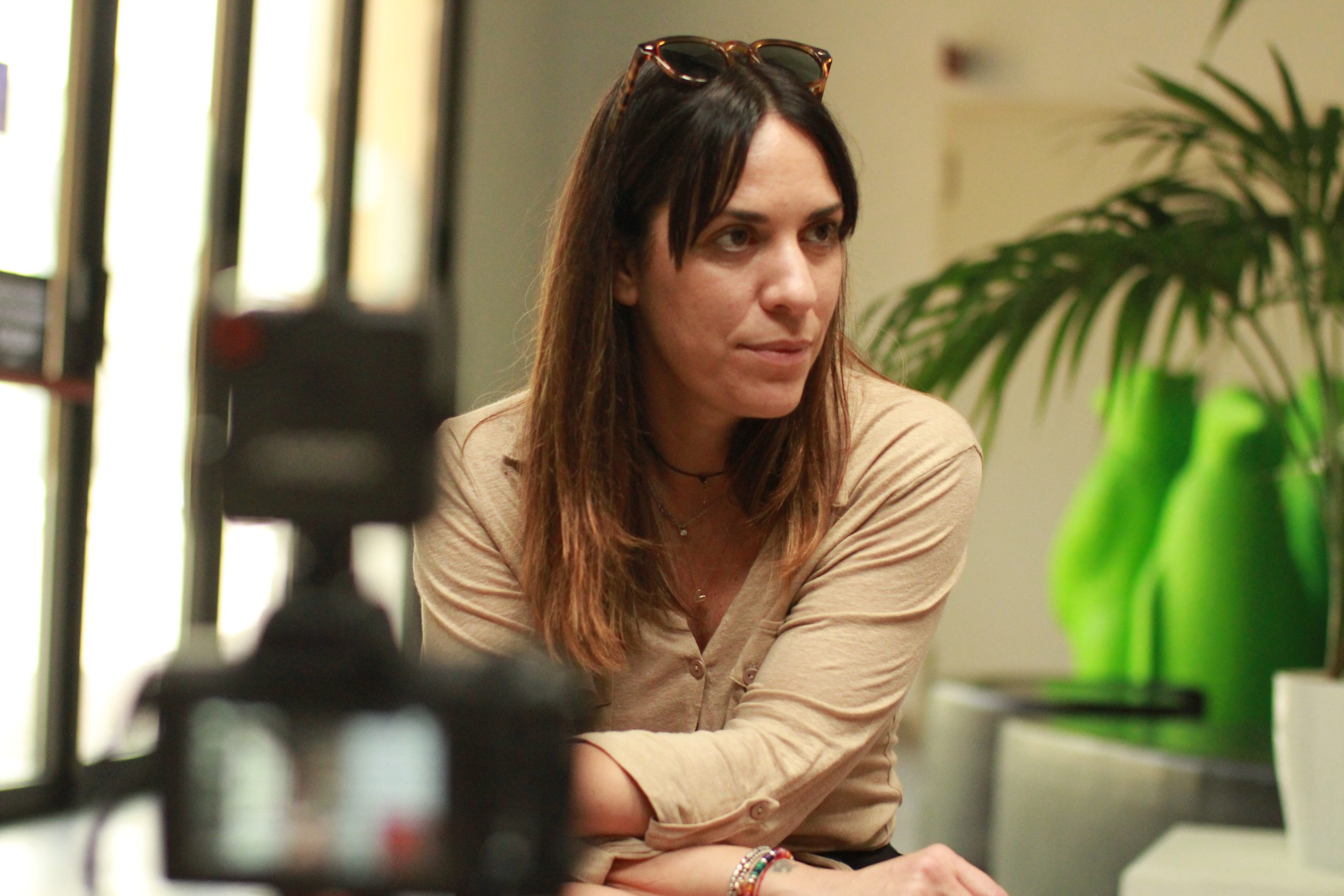 Chiara Ronchini, una vita per l'arte: chi è 'la donna del Caos' di ...