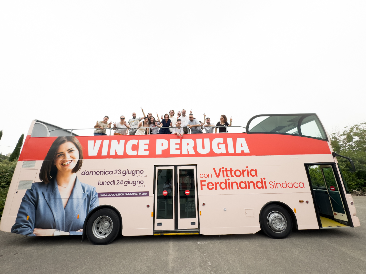 Perugia, Ferdinandi presenta il bus scoperto che girerà per la città ...