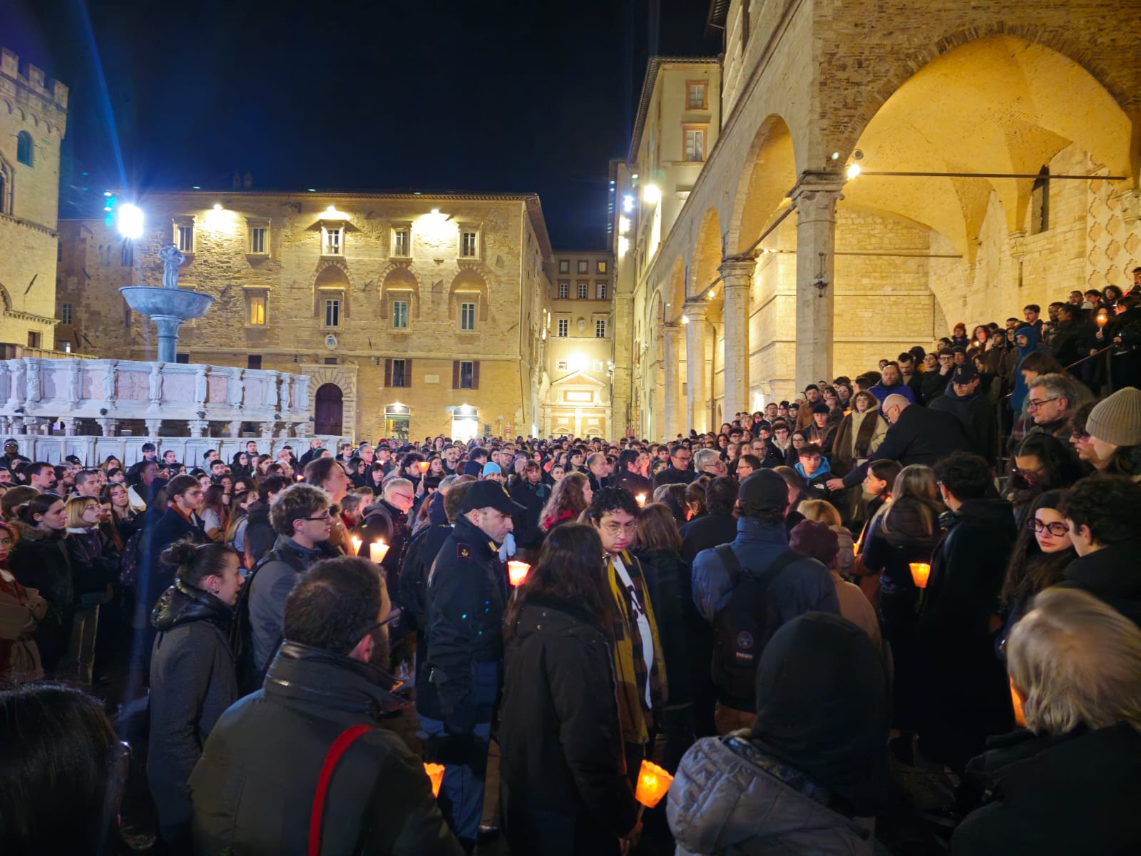 Fiaccolata silenziosa per Andrea Prospero: «Perugia vi sarà vicina ...