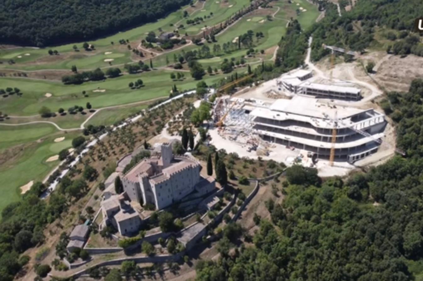 Antognolla, maxi resort accanto al castello medievale - Umbria 24