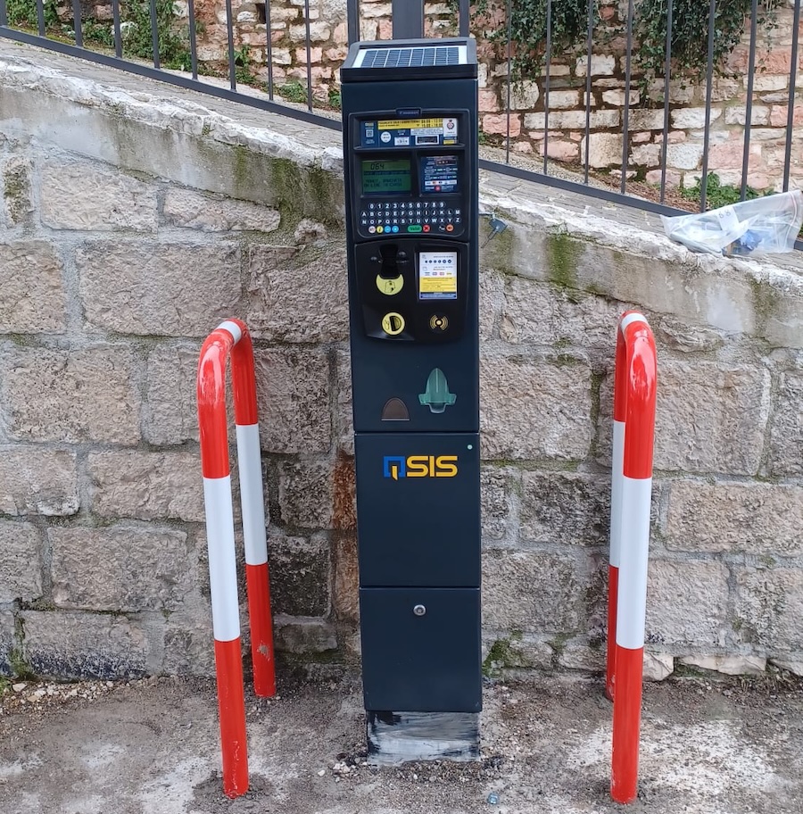 A Gualdo Tadino debuttano i parcometri intelligenti: «Sosta più moderna ...