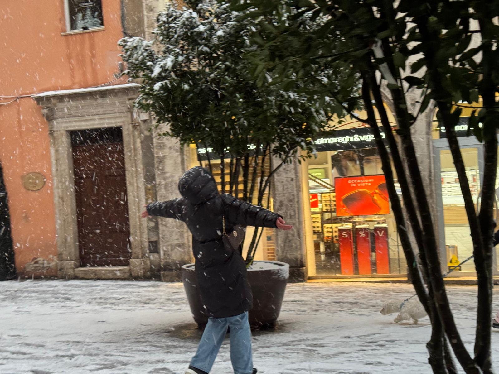 Neve in Umbria: 200 famiglie senza luce, soccorsi decine di ...