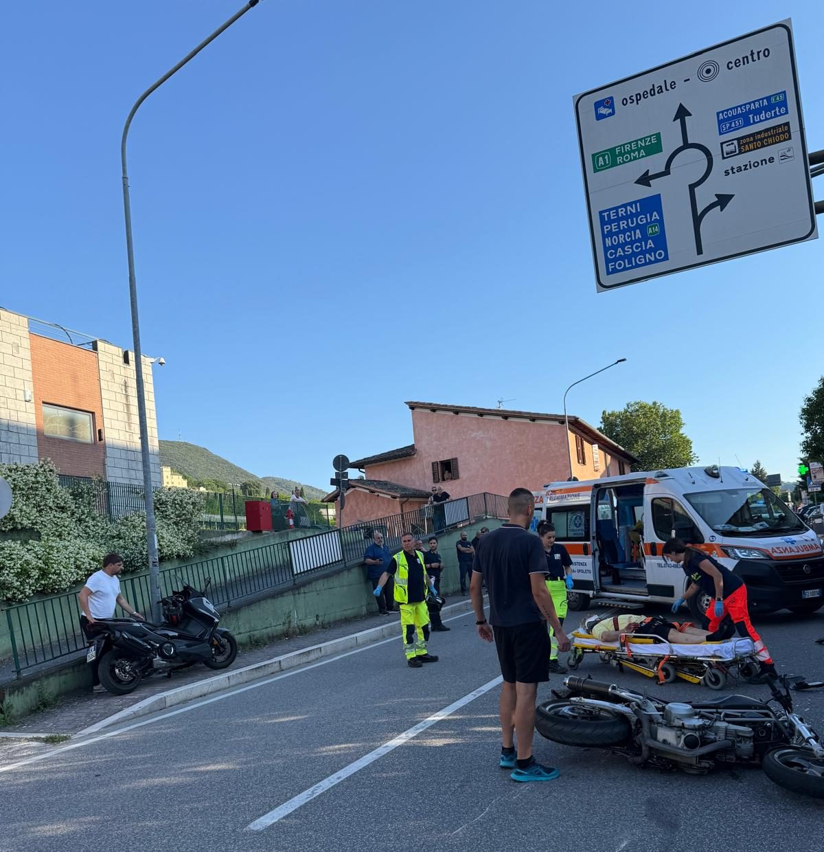 Spoleto, moto contro auto: centauro ferito in modo grave - Umbria 24