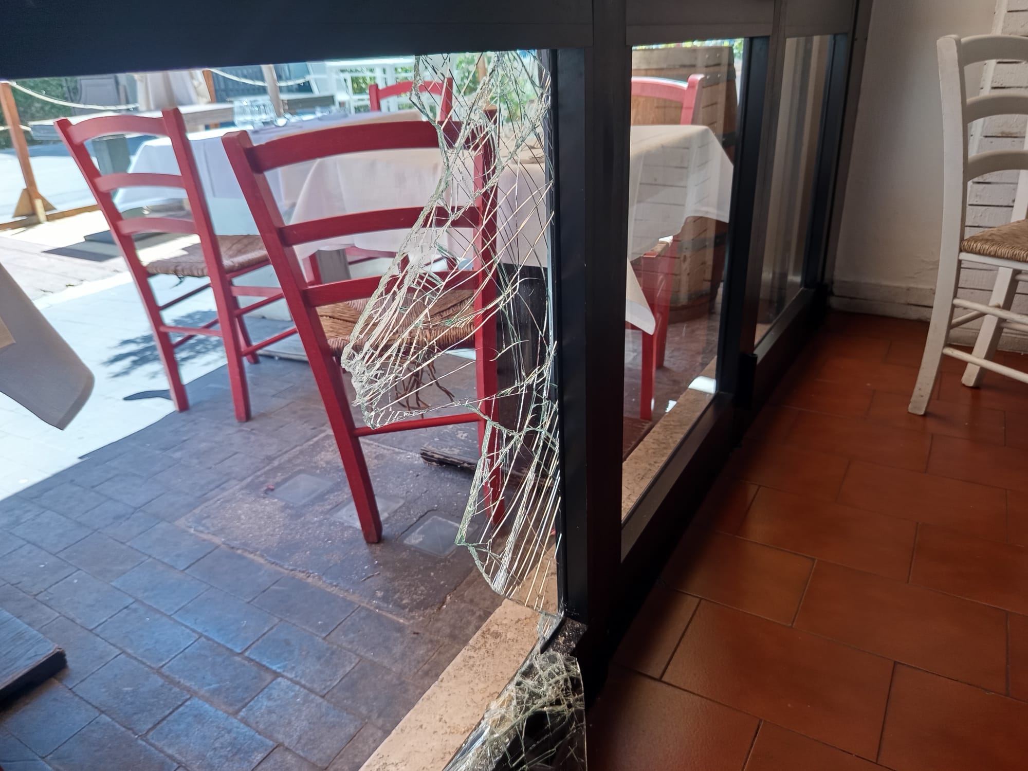 Raffica di furti con spaccata tra i negozi di Terni: arrestato l'autore ...